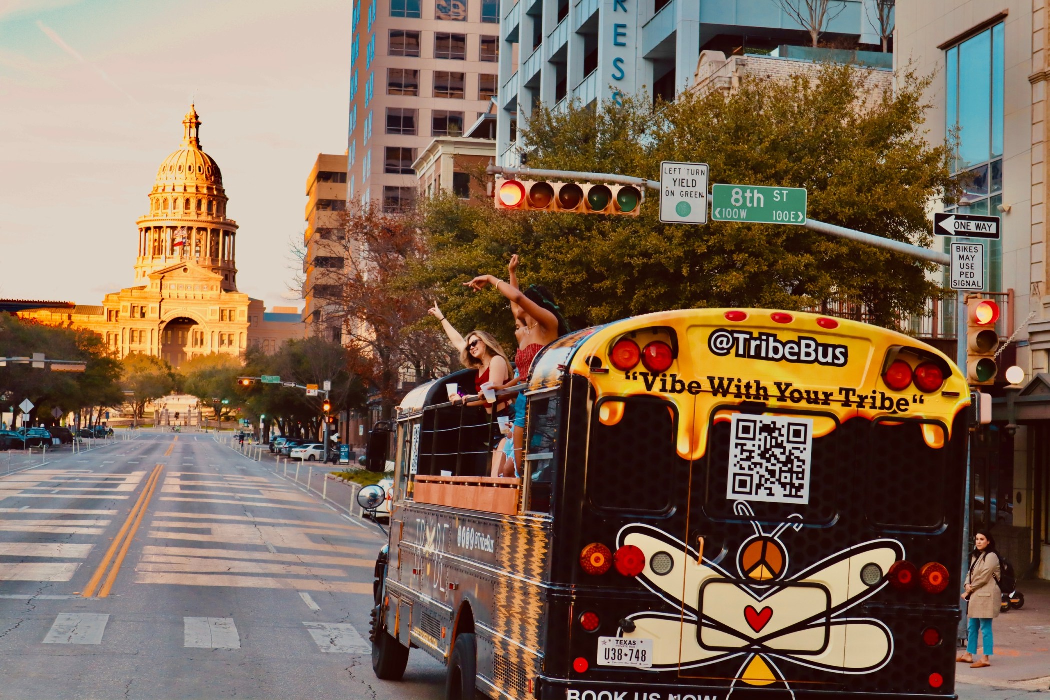 Austin Open Air Party Bus | City Bus Tours | 20 Person Bus Tours